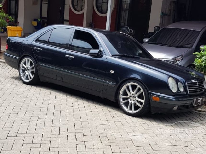 Jual Mobil Mercedes-Benz E230 1997 W210 2.3 Automatic 2.3 di DKI ...