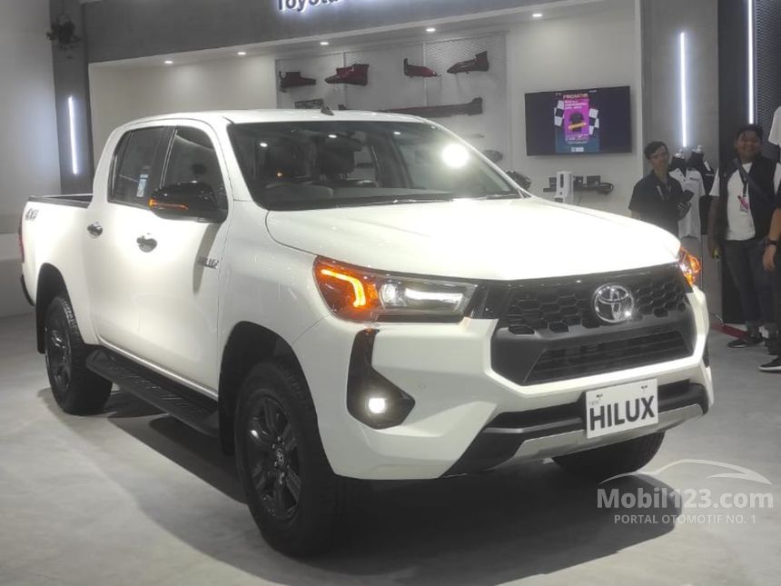 Jual Mobil Toyota Hilux 2024 V Double Cab 4X4 2.4 di Jawa Barat Automatic Pickup Putih Rp 517. ...
