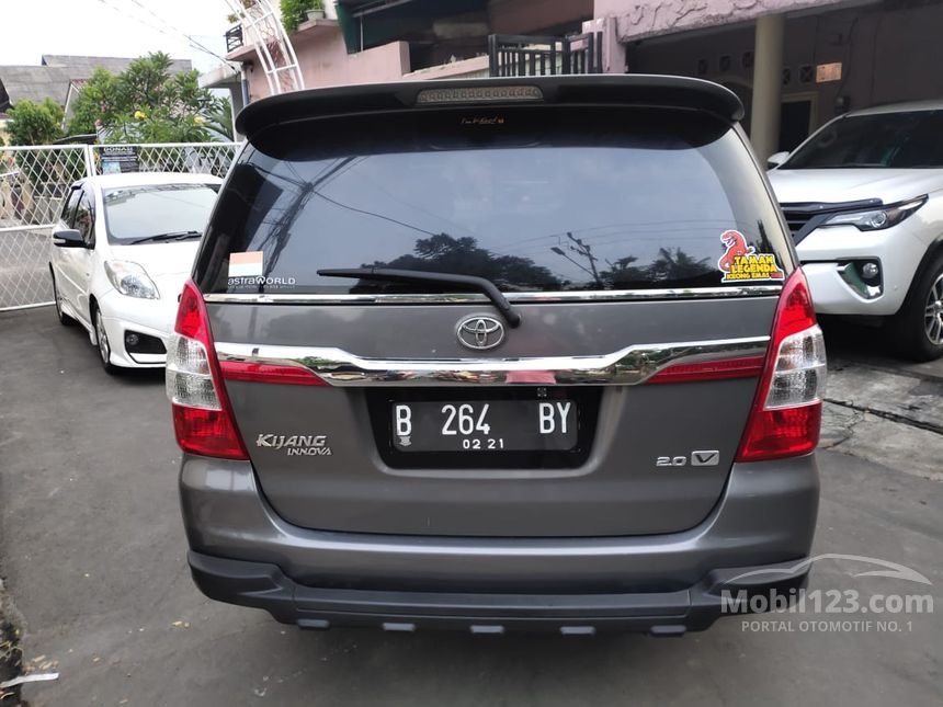 Jual Mobil Toyota Kijang Innova 2011 V 2.0 di Banten Automatic MPV Abu ...