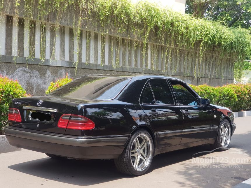 Jual Mobil Mercedes-Benz E230 1997 W210 2.3 Automatic 2.3 di DKI ...