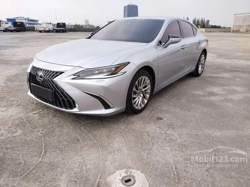 Jual Mobil Lexus ES300h 2022 Ultra Luxury 2.5 di DKI Jakarta Automatic Sedan Abu-abu Rp 1.075 ...