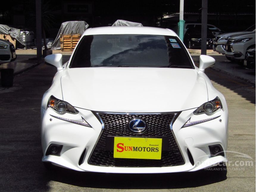 Lexus IS300h 2015 (ปี 12-16) Premium 2.5 เกียร์อัตโนมัติ สีขาว ...