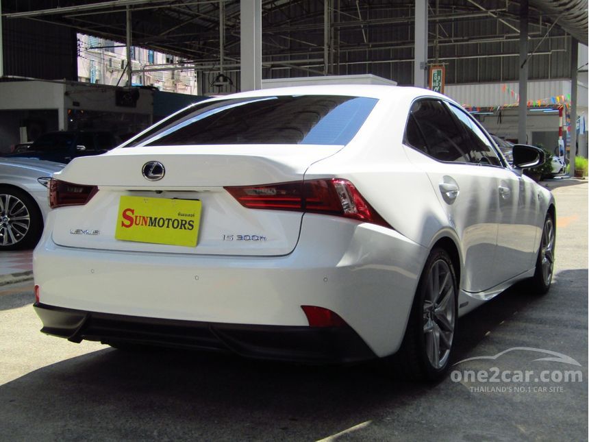 Lexus IS300h 2015 (ปี 12-16) Premium 2.5 เกียร์อัตโนมัติ สีขาว ...