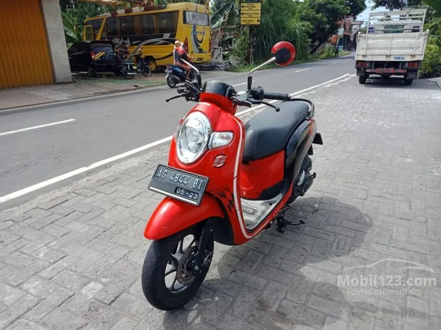 Jual Motor Honda Scoopy 2018 0.1 di Jawa Timur Automatic Others Hitam ...
