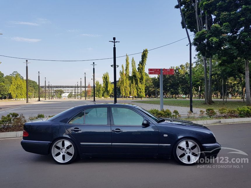 Jual Mobil Mercedes-Benz E230 1996 W210 2.3 Automatic 2.3 di DKI ...
