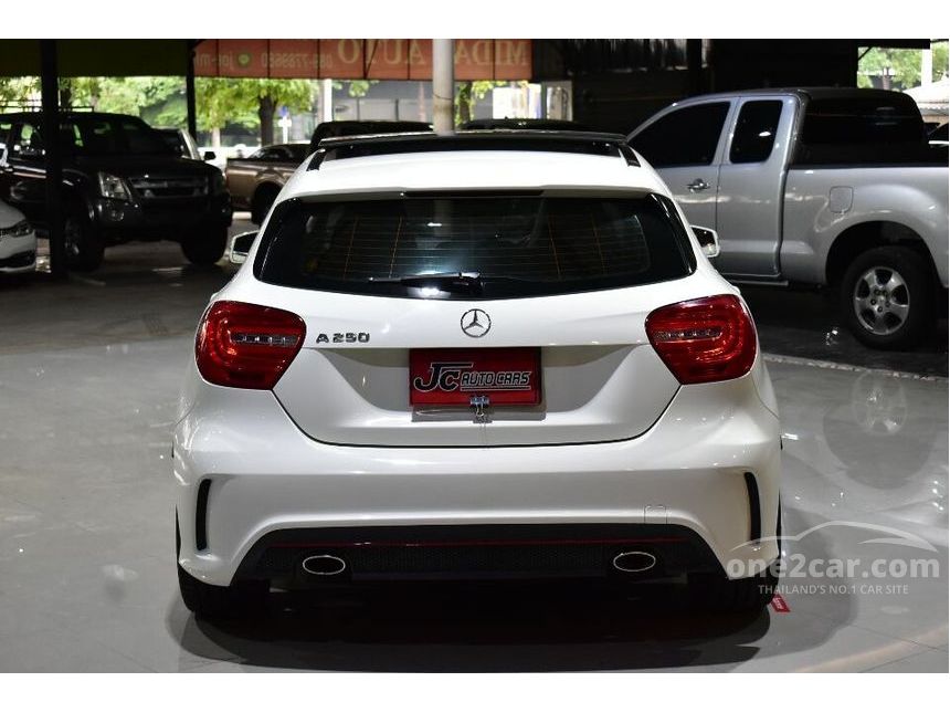 Mercedes-Benz A250 2014 W176 (ปี 12-16) Sport 2.0 เกียร์อัตโนมัติ สีขาว ...