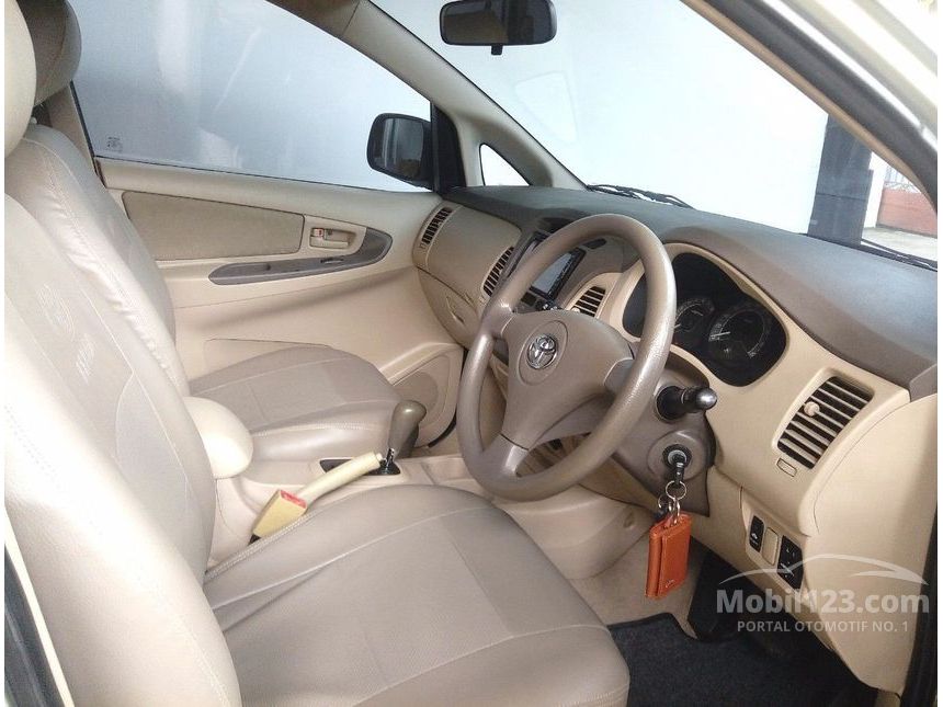 Jual Mobil Toyota Kijang Innova 2005 G 2.0 di Banten Automatic MPV ...