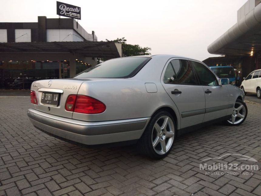 Jual Mobil Mercedes-Benz E230 1996 W210 2.3 Automatic 2.3 di DKI ...