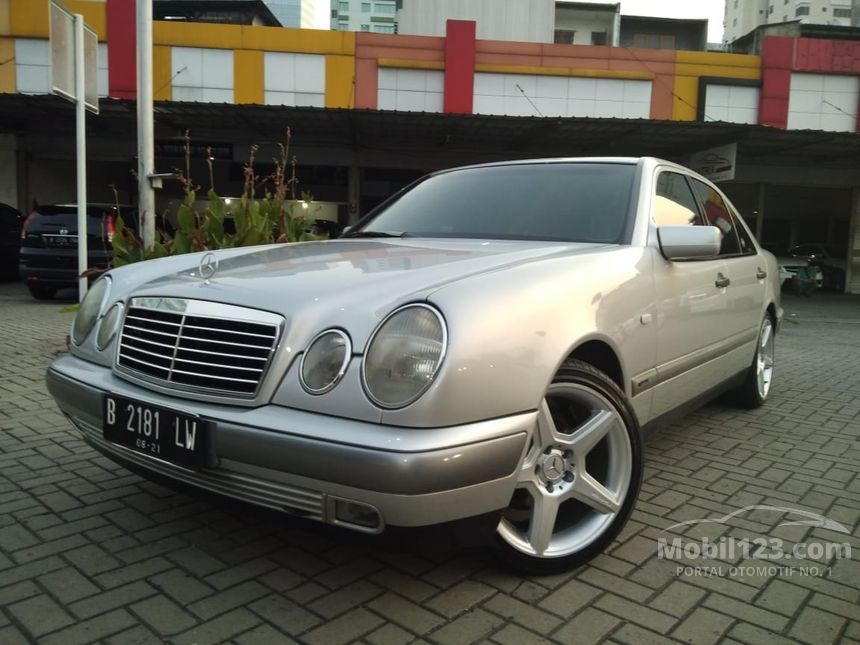 Jual Mobil Mercedes-Benz E230 1996 W210 2.3 Automatic 2.3 di DKI ...