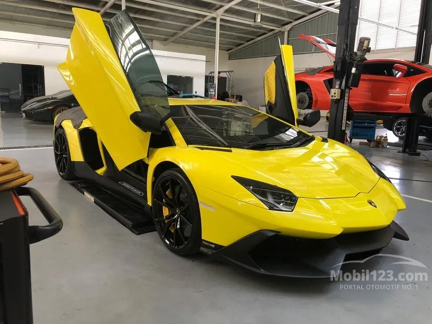Jual Mobil Lamborghini Aventador 2014 LP720-4 50 Anniversario 6.5 di ...