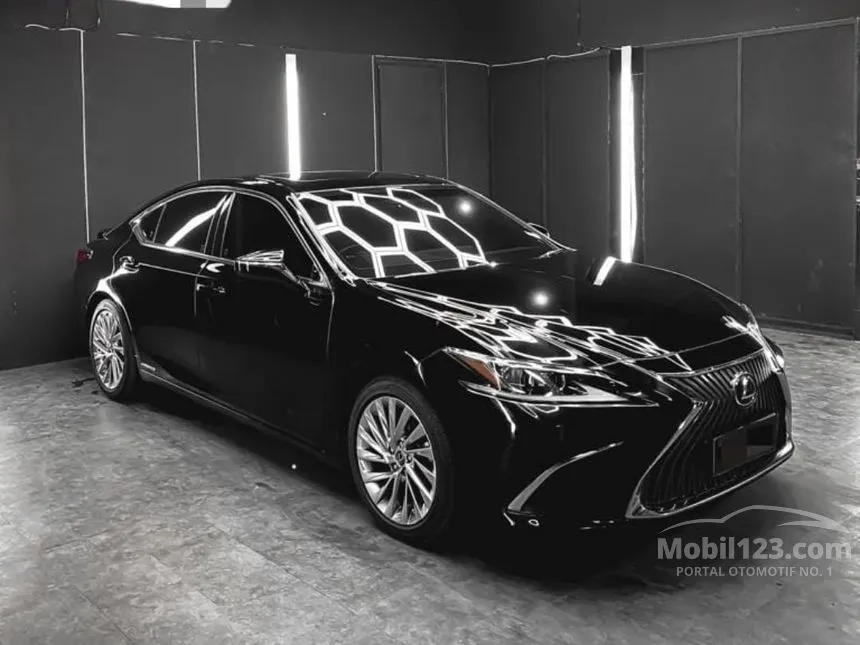 Jual Mobil Lexus ES300h 2019 Ultra Luxury 2.5 di DKI Jakarta Automatic ...