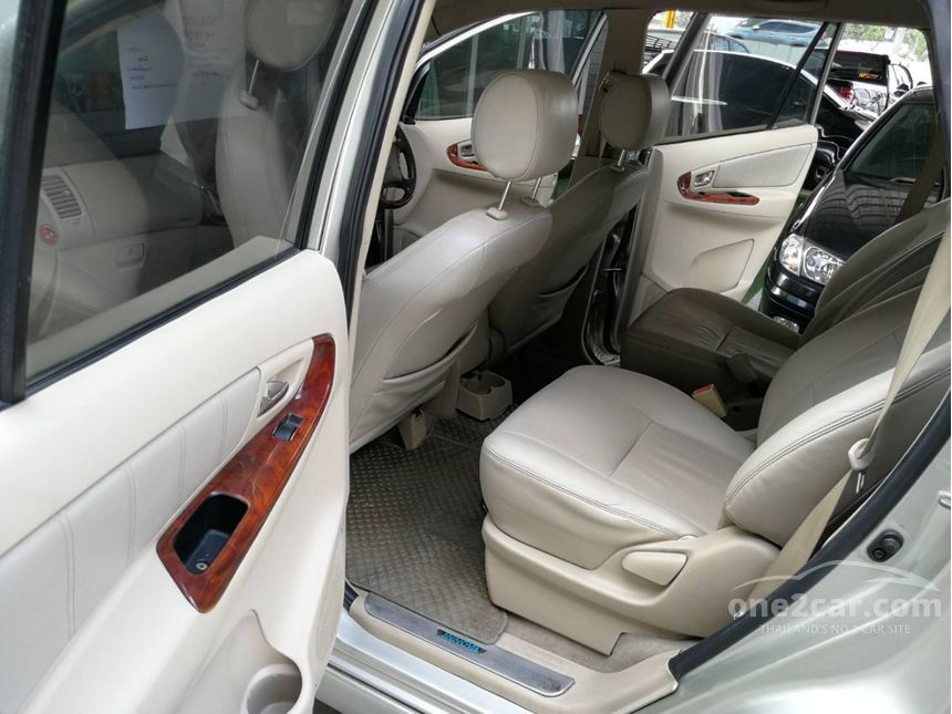 Toyota Innova 2004 V 2.5 in กรุงเทพและปริมณฑล Automatic Wagon สีเงิน ...