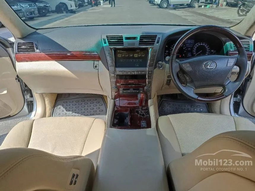 Jual Mobil Lexus LS460L 2007 4.6 di DKI Jakarta Automatic Sedan Silver ...