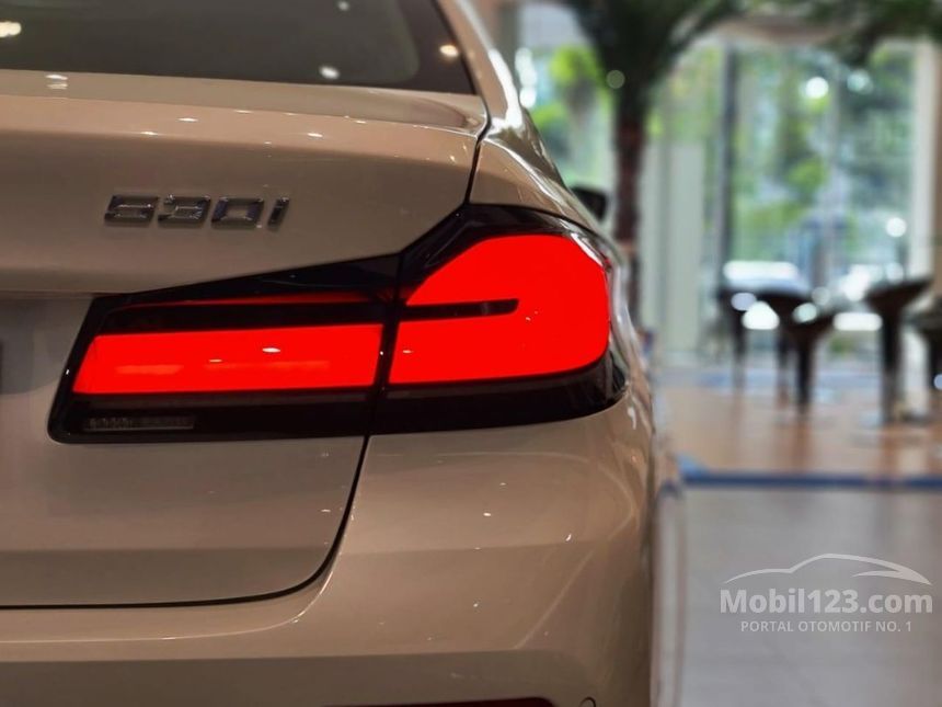 Jual Mobil BMW 530i 2021 Opulence 2.0 di DKI Jakarta Automatic Sedan ...