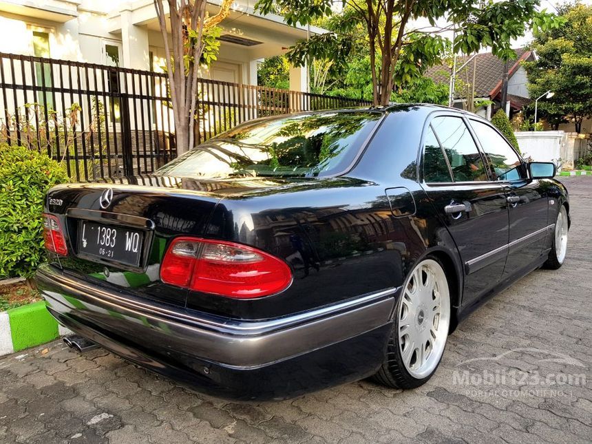 Jual Mobil Mercedes-Benz E320 1998 W210 3.2 Automatic 3.2 di Jawa Timur Automatic Sedan Hitam Rp ...