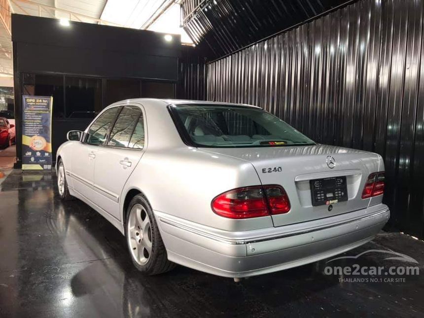 Mercedes-Benz E240 2000 2.4 in กรุงเทพและปริมณฑล Automatic Sedan สีเงิน ...