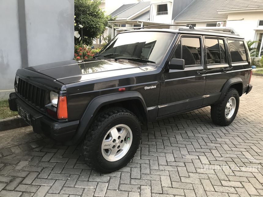 Jual Mobil Jeep Cherokee 1995 4.0 di Jawa Tengah Automatic SUV Abu-abu ...