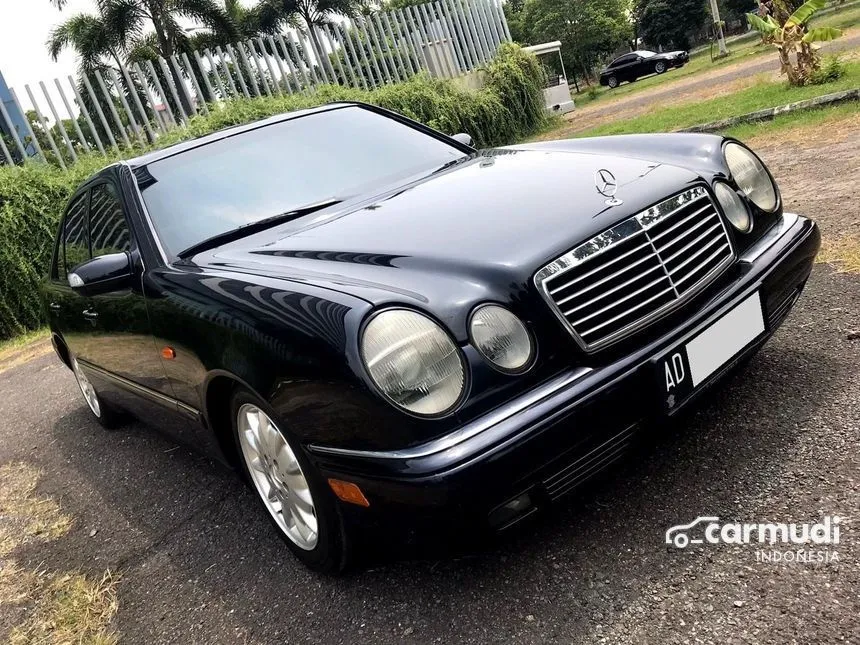 Jual Mobil Mercedes-Benz E320 1997 W210 3.2 Automatic 3.2 di DKI ...