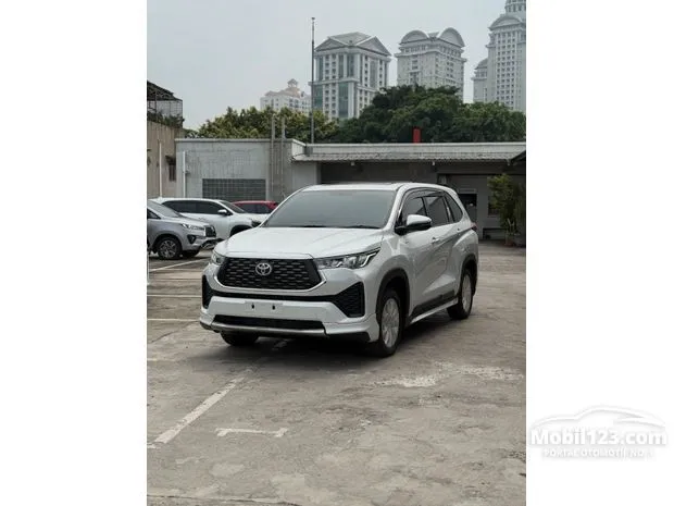 Toyota Kijang Innova Zenix Baru 2025 di Indonesia DP Rendah, Harga ...