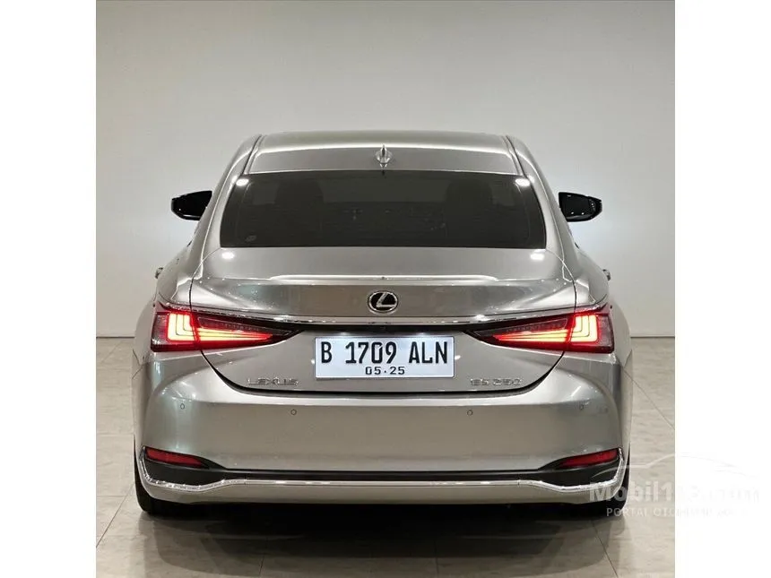 Jual Mobil Lexus ES250 2019 Ultra Luxury 2.5 di Jawa Timur Automatic ...