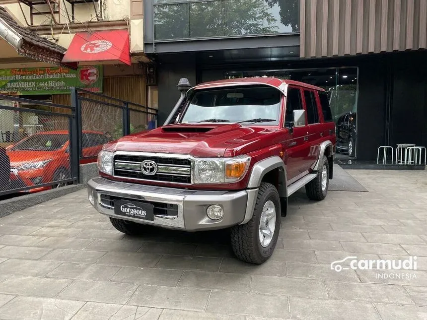 Toyota Land Cruiser 2023 70 GXL 4.5 in DKI Jakarta Manual SUV Maroon ...