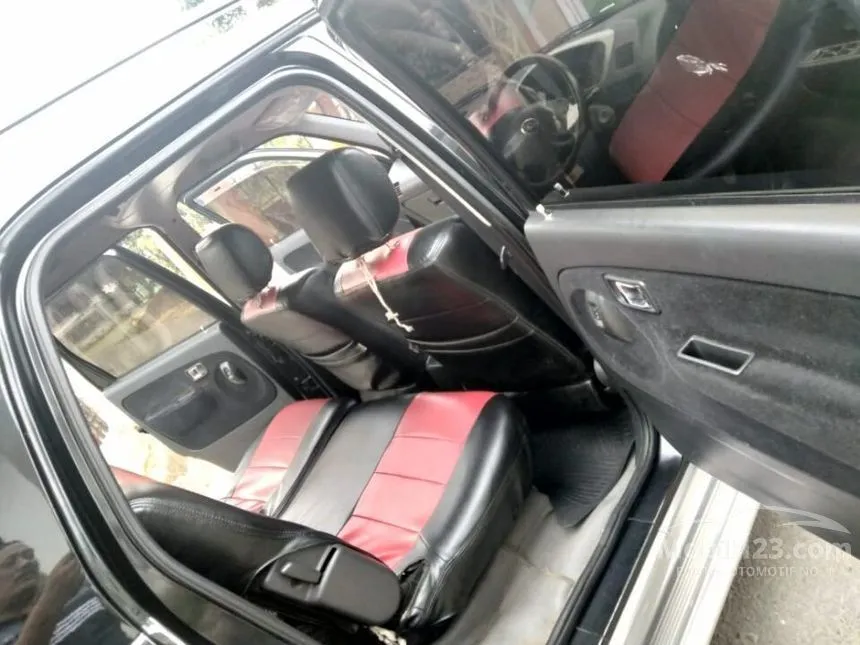Jual Mobil Daihatsu Taruna 2006 FL 1.6 di Jawa Timur Manual SUV Hitam ...