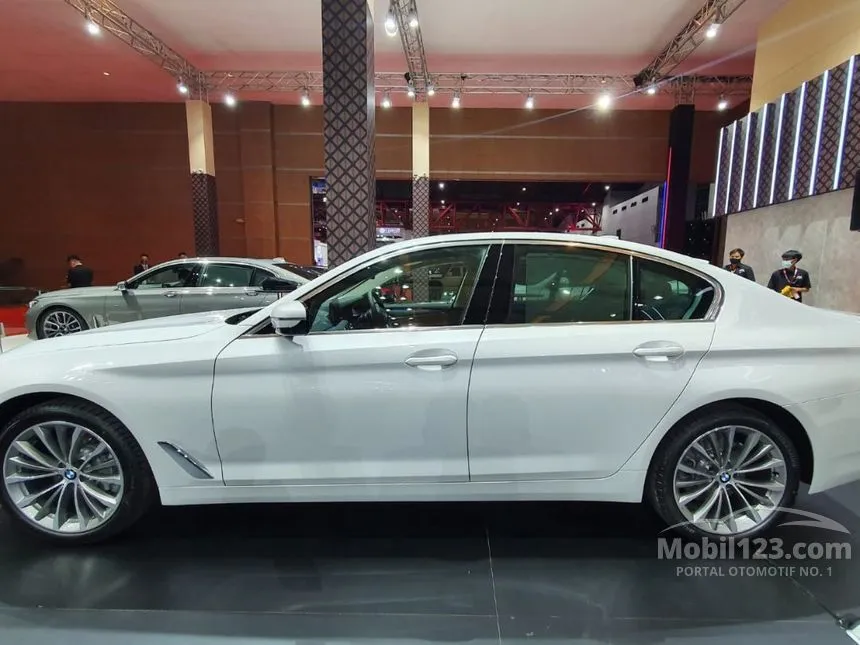 Jual Mobil BMW 530i 2023 Opulence 2.0 di DKI Jakarta Automatic Sedan Putih Rp 1.525.000.000 ...