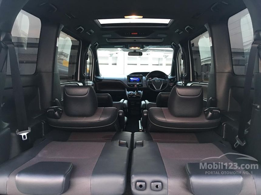 Jual Mobil Toyota Voxy 2018 R80 2.0 di DKI Jakarta Automatic Wagon ...