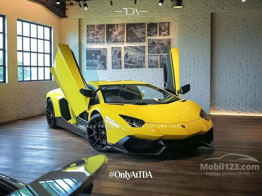 Jual Mobil Lamborghini Aventador 2013 LP720-4 50 Anniversario 6.5 di ...