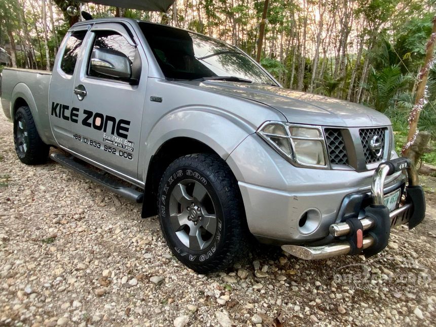 2013 Nissan Frontier Navara 2.5 King Cab 2.5 GT Calibre LE King Cab ...
