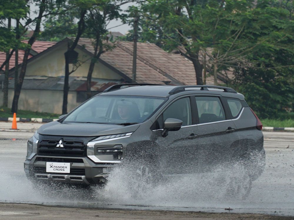 Tak Cuma AYC, Ini Ubahan Xpander Cross Facelift yang Belum Banyak ...