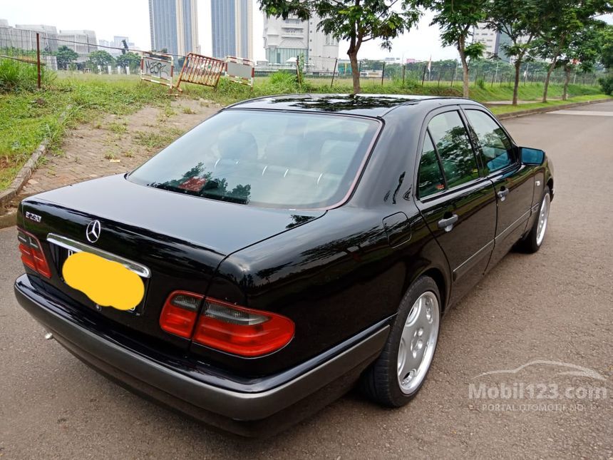 Jual Mobil Mercedes-Benz E230 1998 W210 2.3 Automatic 2.3 di Banten ...