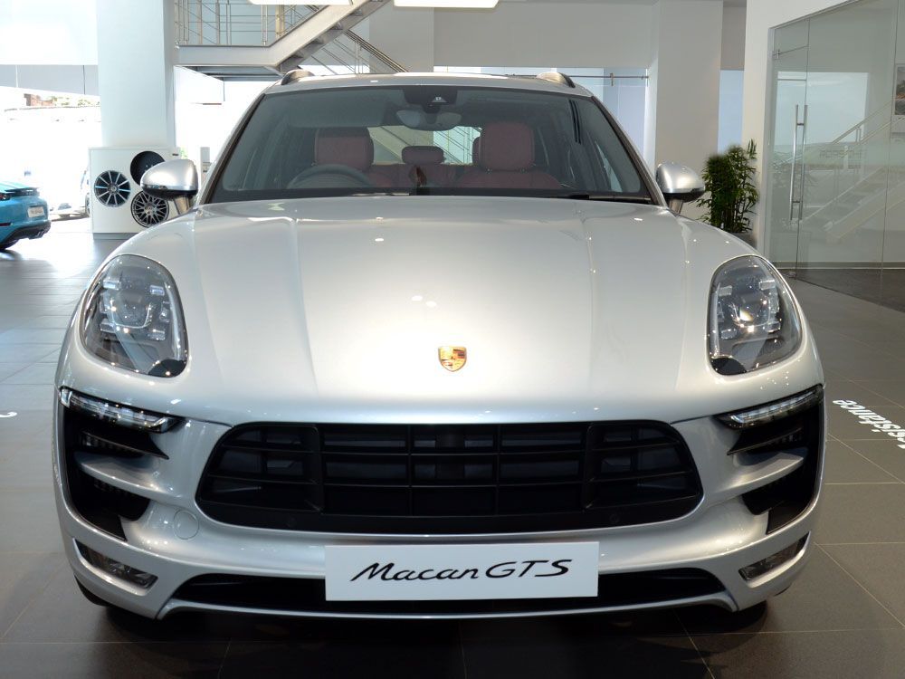 New Porsche Macan Mengaum Lebih Kencang - Mobil Baru | Mobil123