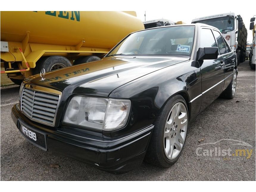 Mercedes-Benz E280 1995 Classic 2.8 in Johor Automatic Sedan Black for ...