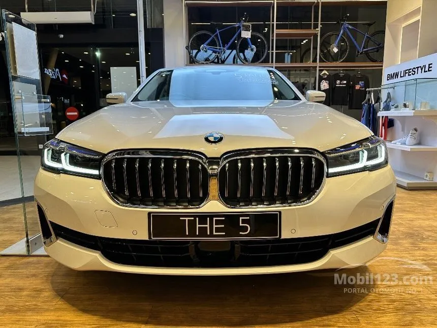 Jual Mobil BMW 530i 2023 Opulence 2.0 di DKI Jakarta Automatic Sedan Putih Rp 1.525.000.000 ...