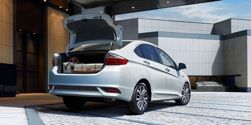 2017 Honda Grace Facelift Debuts In Japan, Features Honda Sensing ...