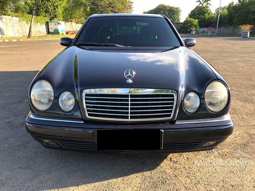 Jual Mobil Mercedes-Benz E320 1997 W210 3.2 Automatic 3.2 di DKI ...