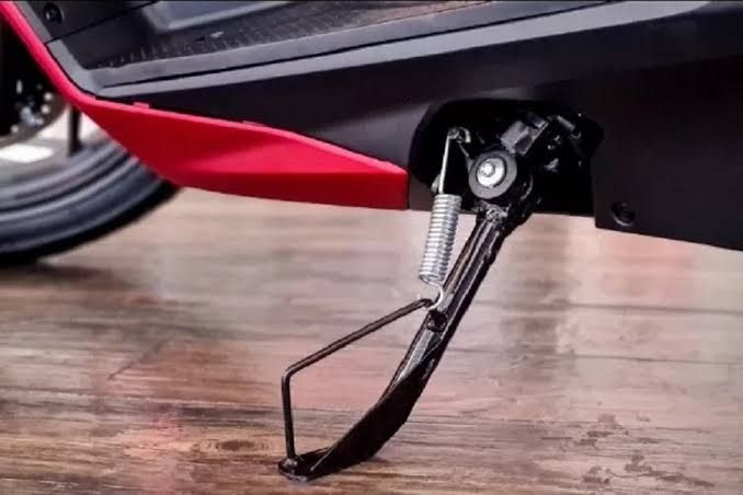 Jarang yang Tahu, Ini Alasan Kenapa Standar Samping Motor Ada di ...