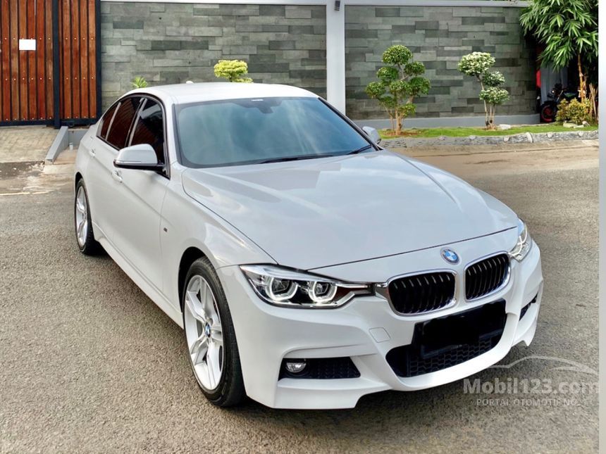 Jual Mobil BMW 320i 2017 M Sport 2.0 di DKI Jakarta Automatic Sedan ...