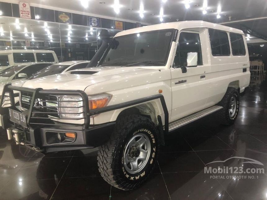Jual Mobil Toyota Land Cruiser 2012 LC70 V8 4.5 Manual 4.5 di DKI Jakarta Manual SUV Offroad 4WD ...
