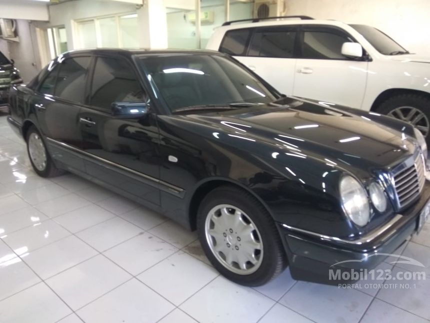 Jual Mobil Mercedes-Benz E320 1997 W210 3.2 Automatic 3.2 di Jawa Timur ...