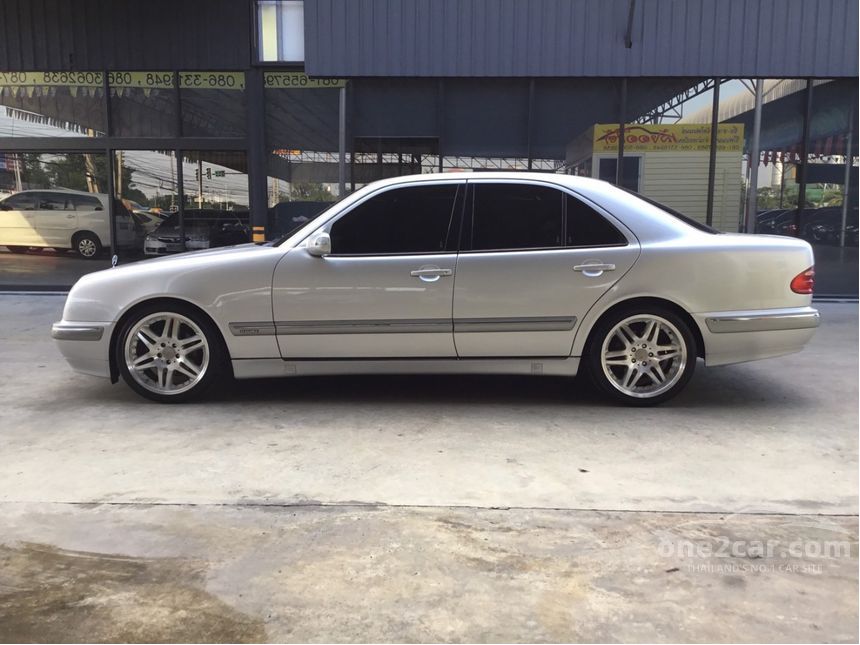 Mercedes-Benz E240 2002 Avantgarde 2.6 in กรุงเทพและปริมณฑล Automatic Sedan สีเงิน for 325,000 ...