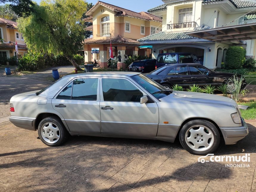Jual Mobil Mercedes-Benz E320 1996 W210 3.2 L6 3.2 di Indonesia ...
