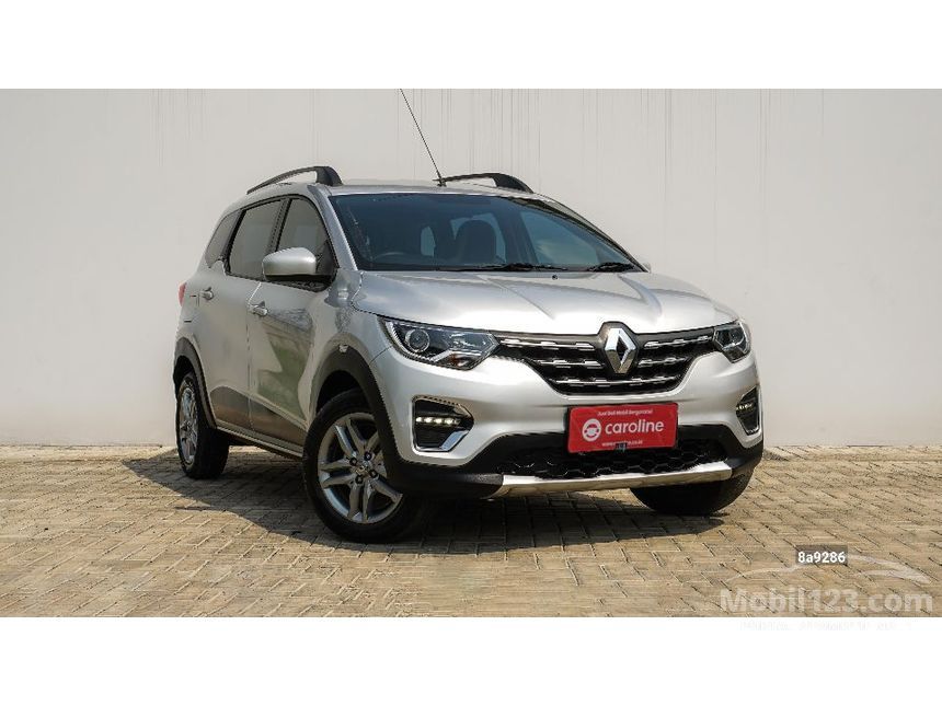 Jual Mobil Renault Triber 2020 RXZ 1.0 di Banten Automatic SUV Silver ...