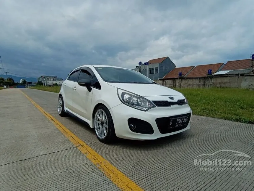 Jual Mobil KIA Rio 2013 1.4 di Jawa Barat Automatic Hatchback Putih Rp ...