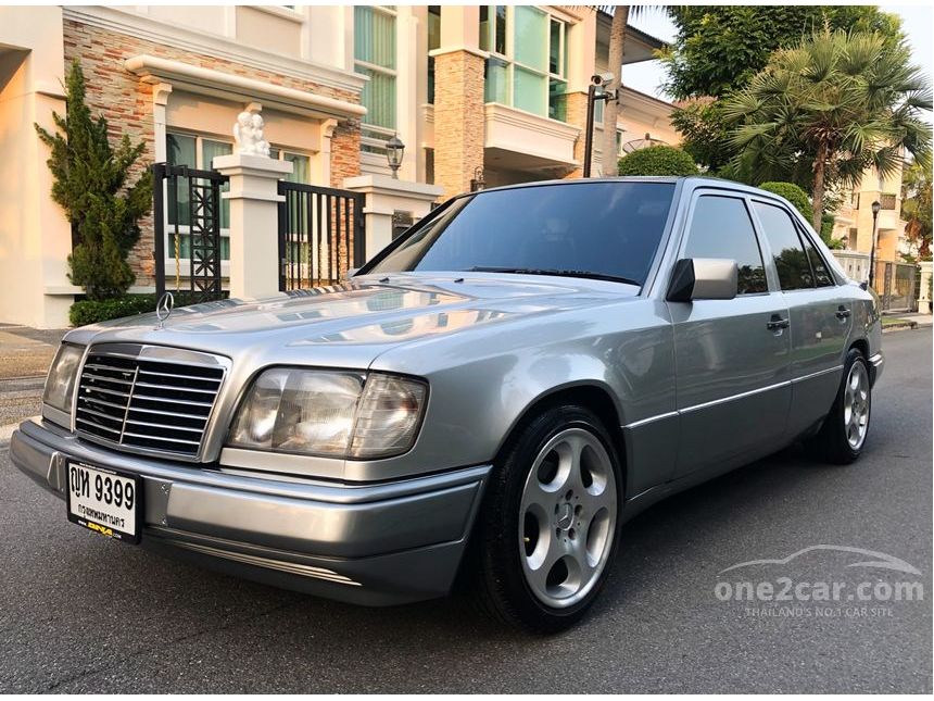 Mercedes-Benz 220E 1993 2.2 in กรุงเทพและปริมณฑล Automatic Sedan สีเงิน ...