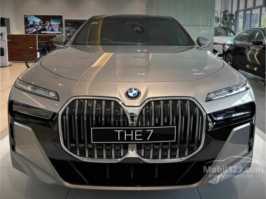 Jual Mobil BMW 735i 2023 M Sport 3.0 di DKI Jakarta Automatic Sedan Abu ...