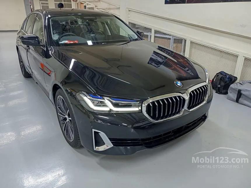 Jual Mobil BMW 530i 2022 Opulence 2.0 di DKI Jakarta Automatic Sedan ...