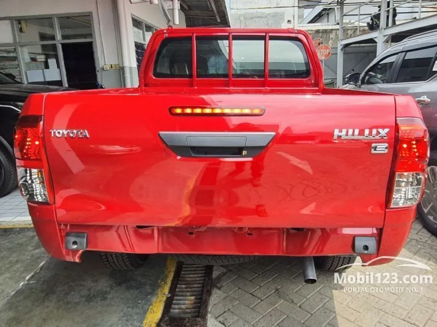 Jual Mobil Toyota Hilux 2021 E 2.4 di Banten Manual Pick-up Merah Rp ...