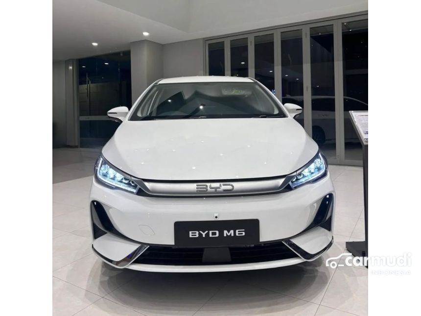 BYD M6 2025 Standard 7-seaters in DKI Jakarta Automatic MPV White for ...